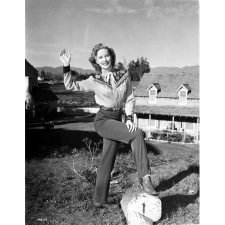 Penny Edwards Waving Hand Portrait Photo Print (8 x 10) | Walmart Canada