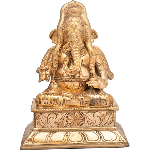 Ganesha Wearing a Long South Indian Garland, Shivalinga In His Hand ...