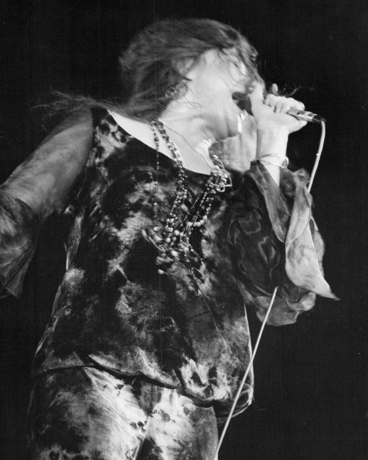 Janis Joplin wears two piece outfit singing in 1968 Hollywood Palace ...