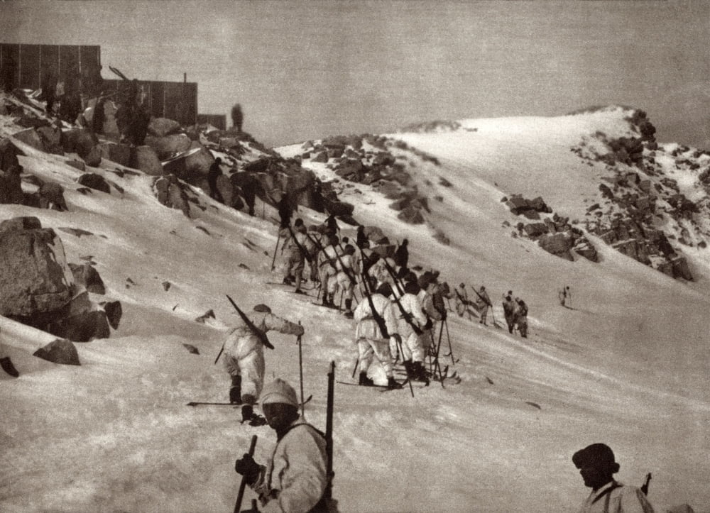 World War 1 In The Italian And Austria Alps. Italian Troops Skiing In ...