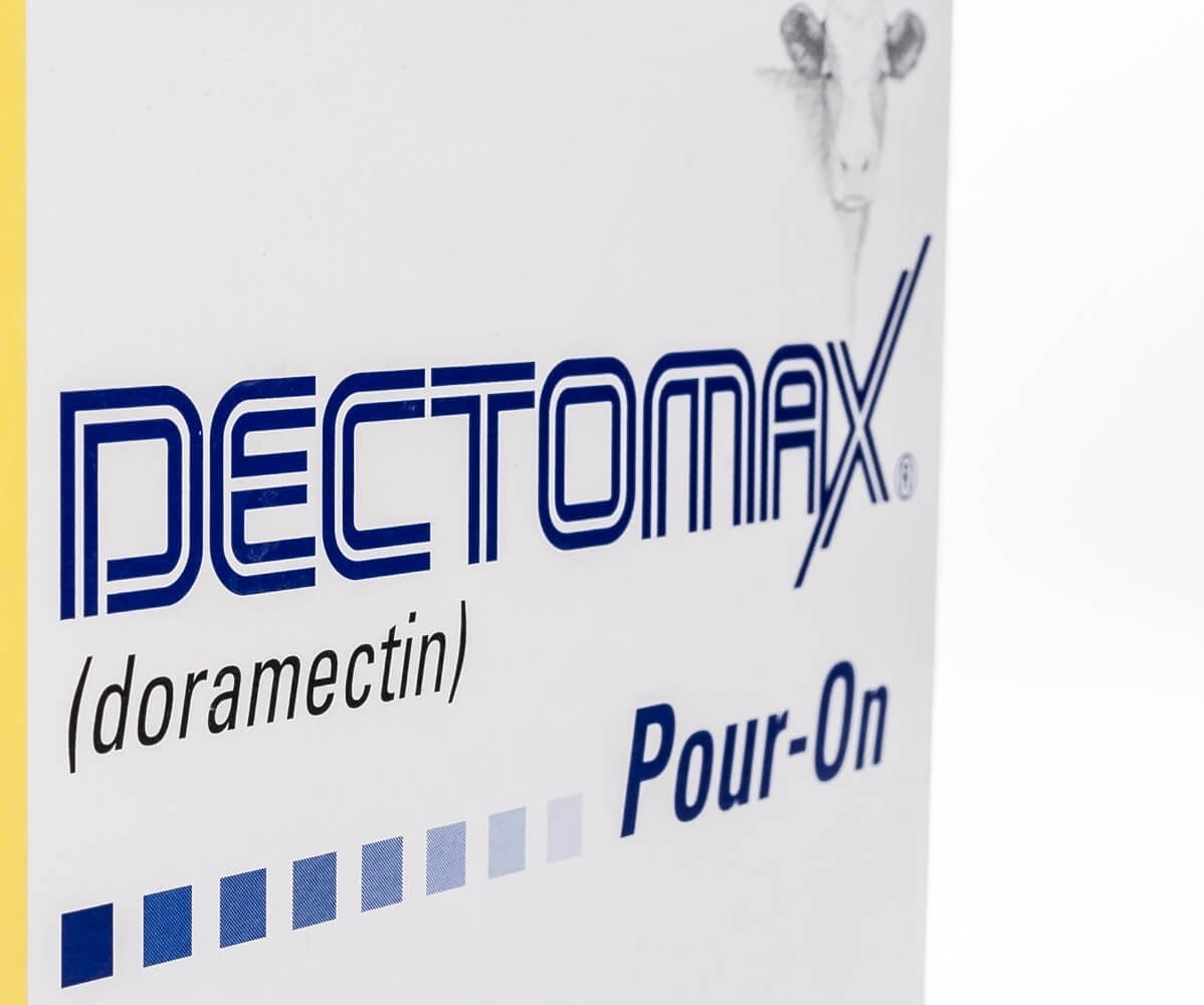 Buy Dectomax Pour-On, 1 L Online at Lowest Price in Ubuy Nepal. 708712580