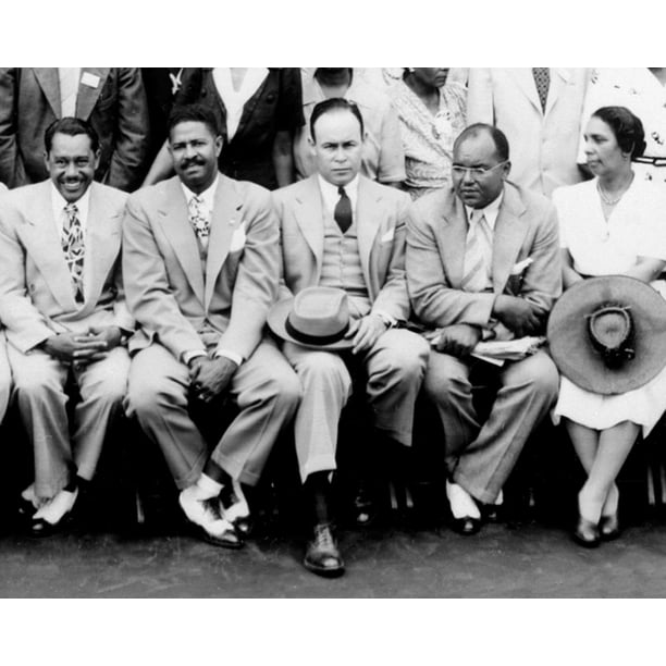 Dr. Charles Drew (Center) History (24 x 18) - Walmart.ca