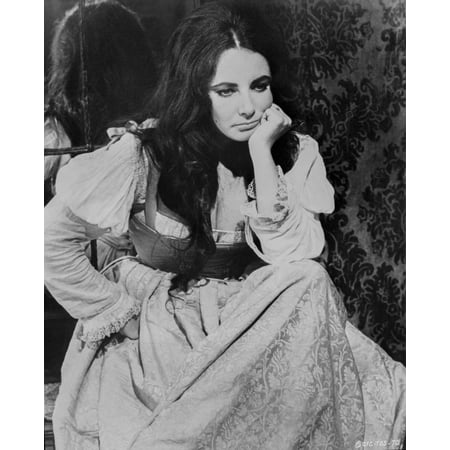 Elizabeth Taylor Leaning Chin on Hand in Classic Photo Print (8 x 10 ...