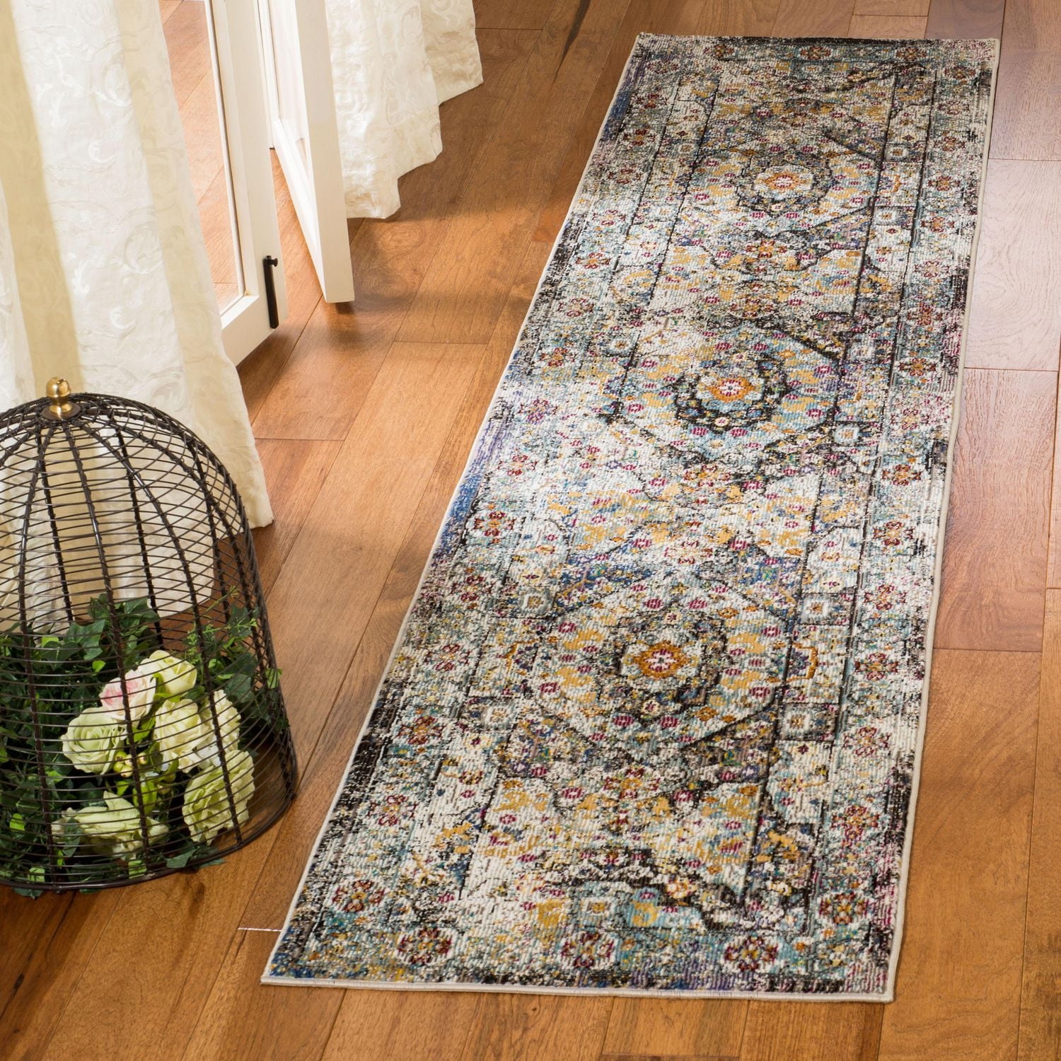Click here for Safavieh Aria Lucy Traditional Area Rug 2 Ft. X 8... prices