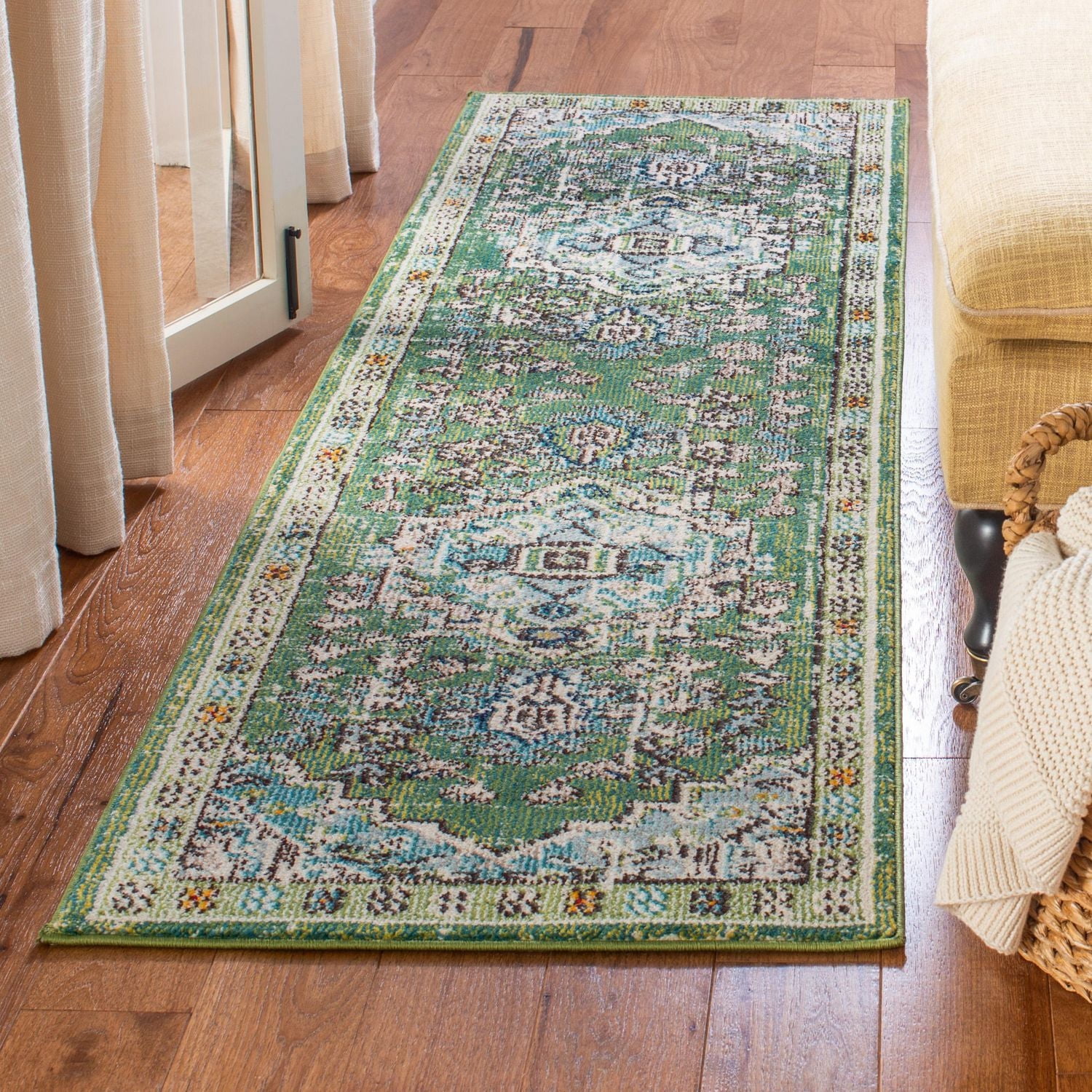 Click here for Safavieh Monaco Vivyan Traditional Area Rug 22 X 8... prices