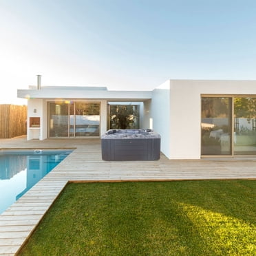 Aqualife by Strong Spas 28-Jet Trend Hot Tub, Seats 5, Lounger Seating ...