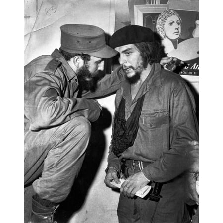 Che Guevara talking to a man Photo Print (24 x 30) | Walmart Canada