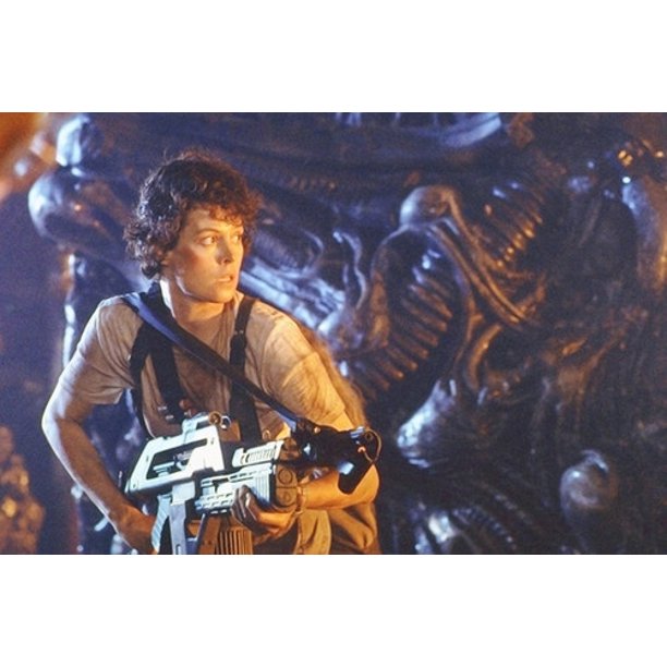 Aliens Sigourney Weaver 24x36 Poster - Walmart.com - Walmart.com