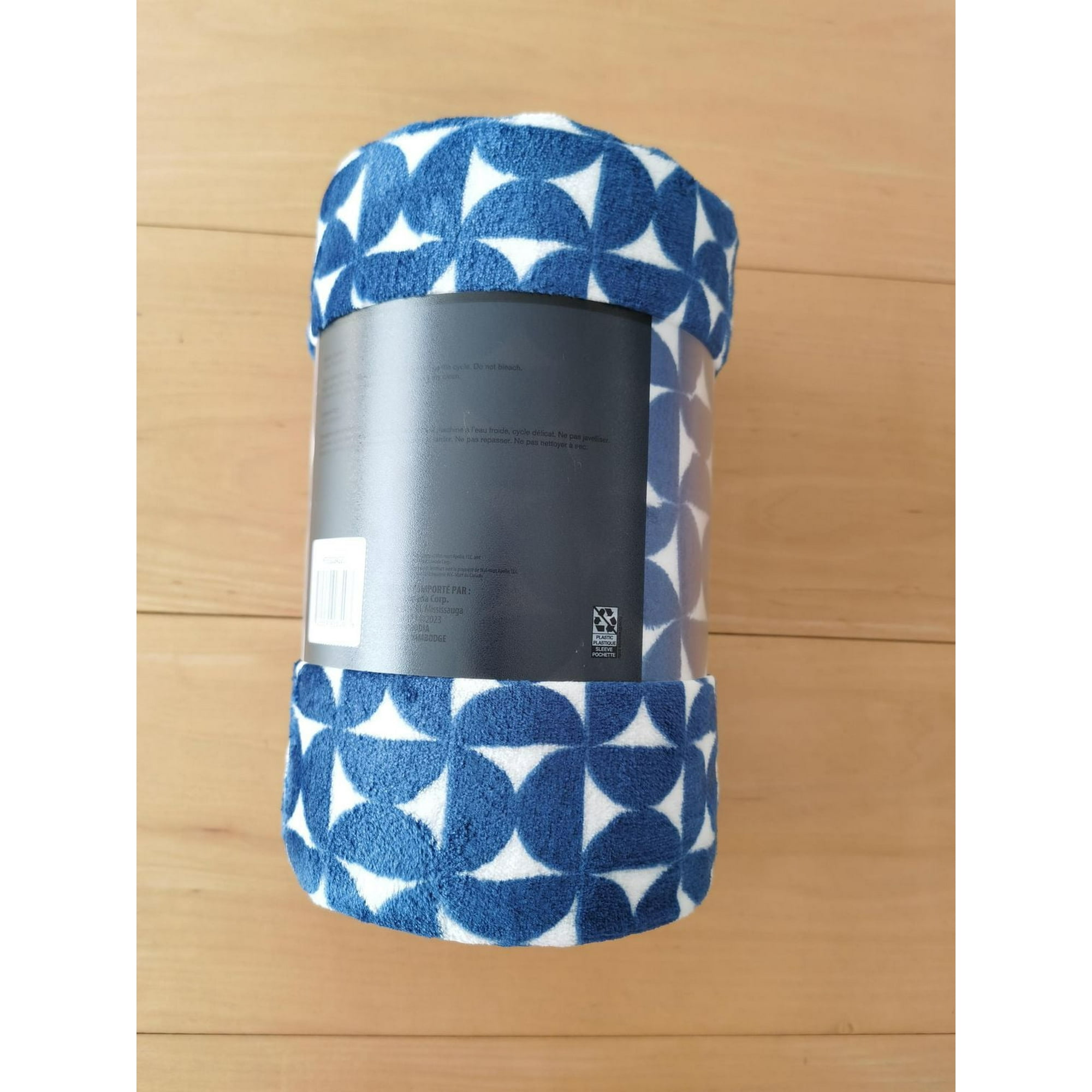 Click here for Hometrends Plush Throw Throw prices