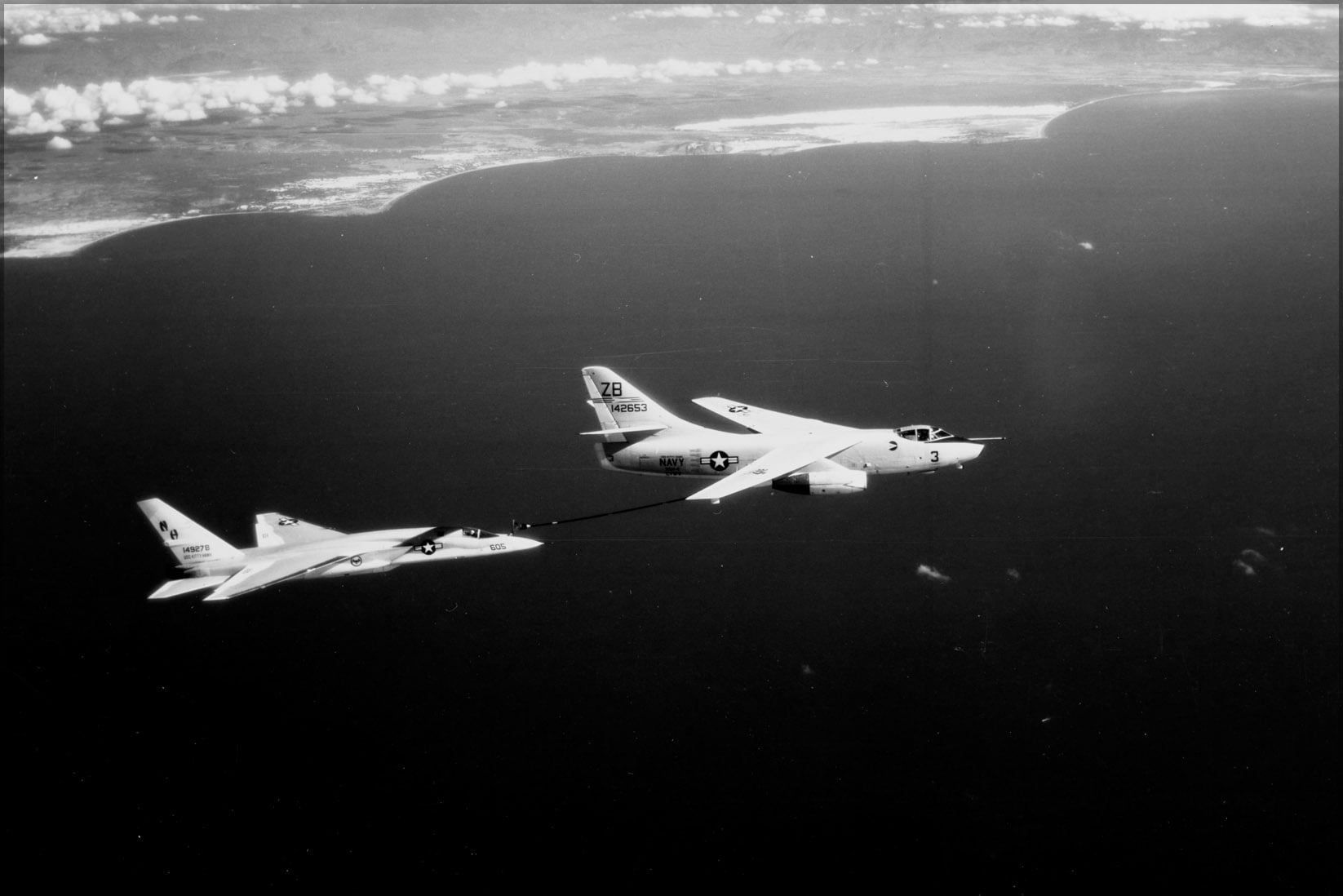 24"x36" Gallery Poster, RA-5C Vigilante (RVAH-13) Bats refuels from KA ...