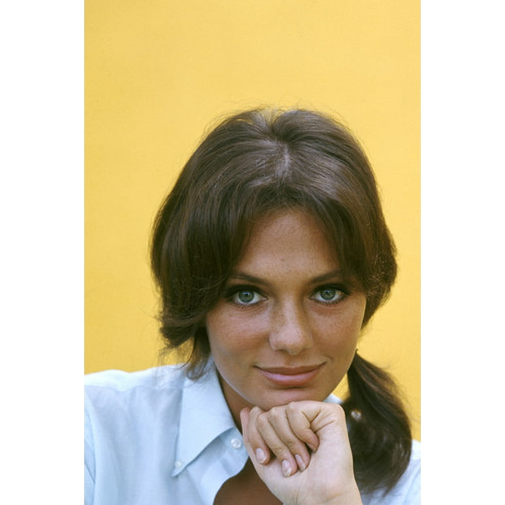 Jacqueline Bisset 1960's head and shoulders studio portrait in white ...