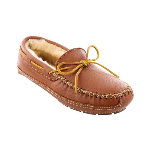 Minnetonka Men's Sheepskin Lined Moose Slipper - Walmart.com