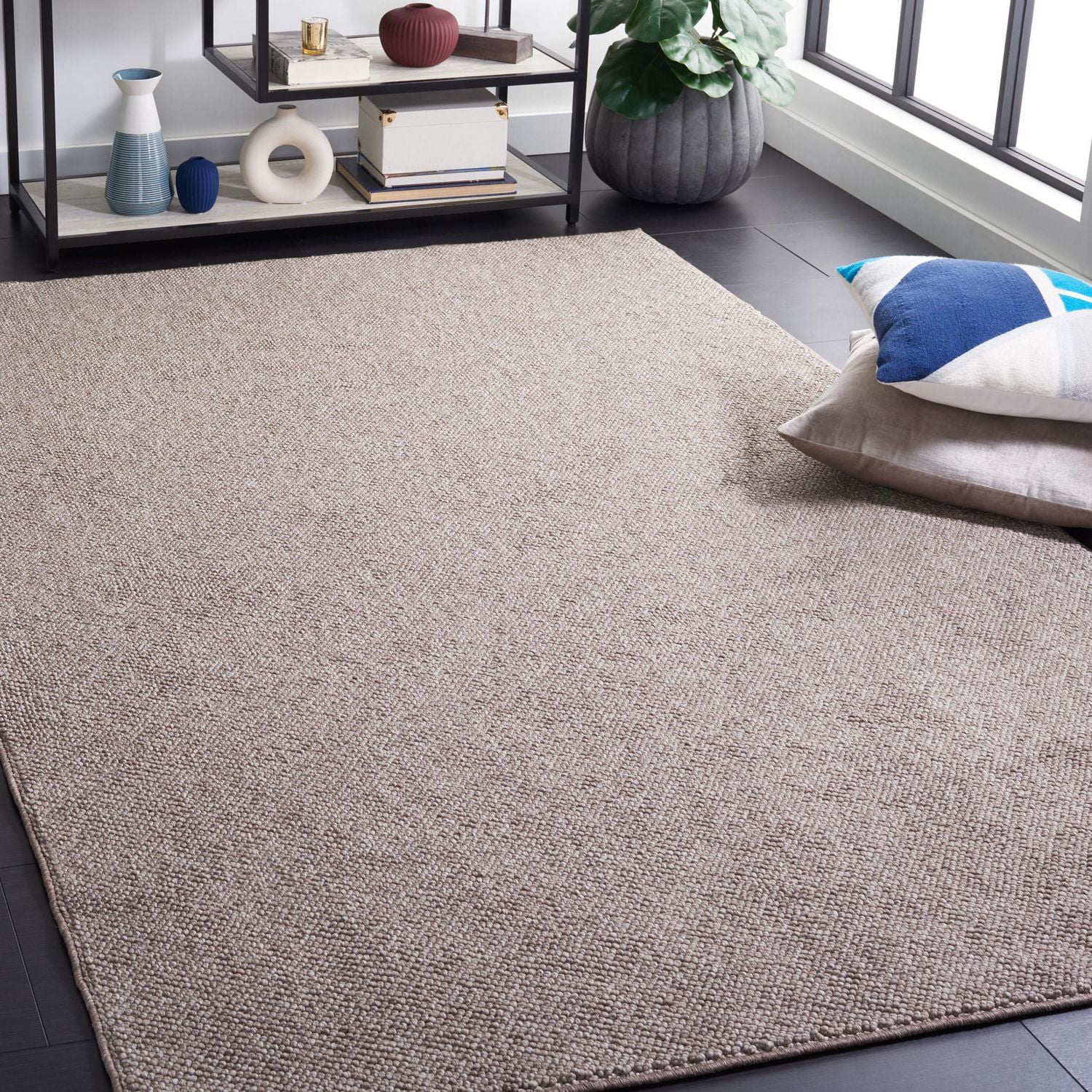 Click here for Safavieh Lotus Leila Solid Area Rug 5 Ft 3 In X 7... prices