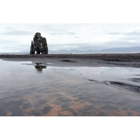 Iceland, Hvitserkur This sea stack or monolith represents a legend that ...