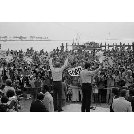President Gerald Ford Waves To A Crowd At A Campaign Stop In Biloxi ...