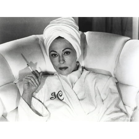 Faye Dunaway Holding Cigarette in Classic Photo Print (8 x 10) | Walmart Canada