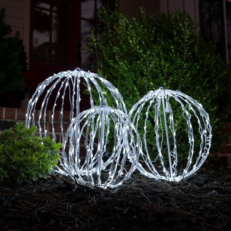 Lighted Spheres Outdoor