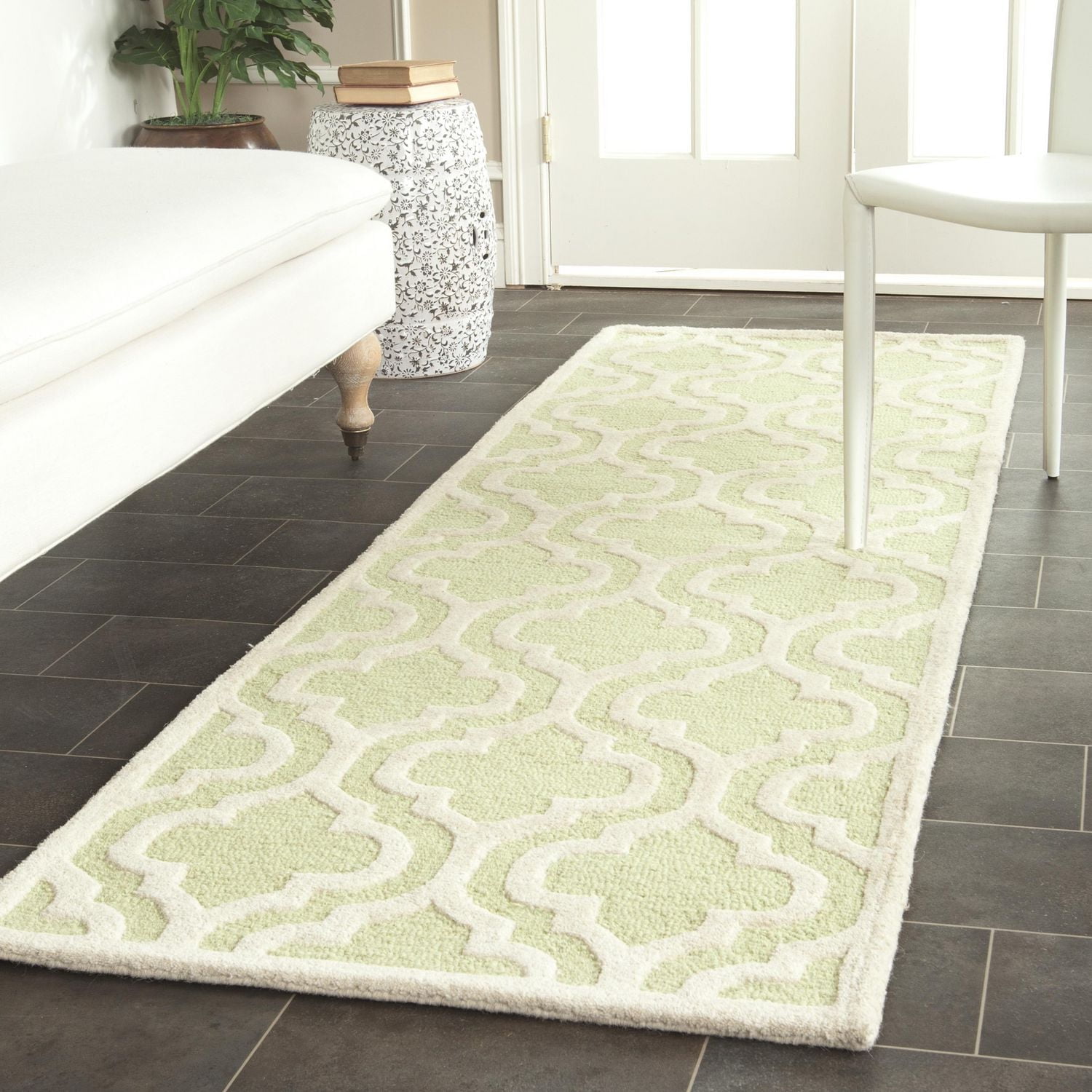 Click here for Safavieh Cambridge Kirsten Geometric Area Rug 26 X... prices