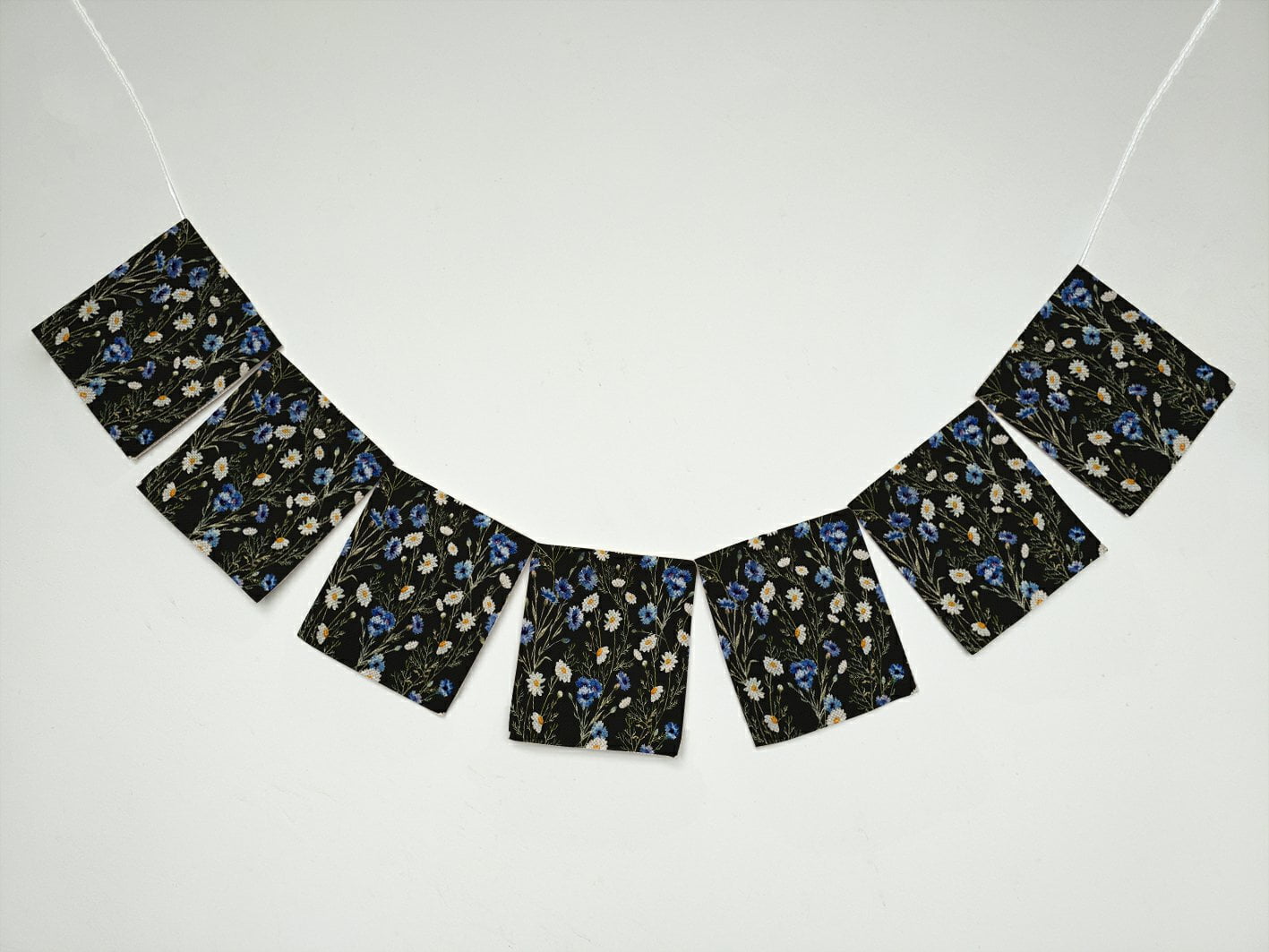 GCKG Watercolor Cornflower Daisy Floral Print Banner Bunting Garland ...