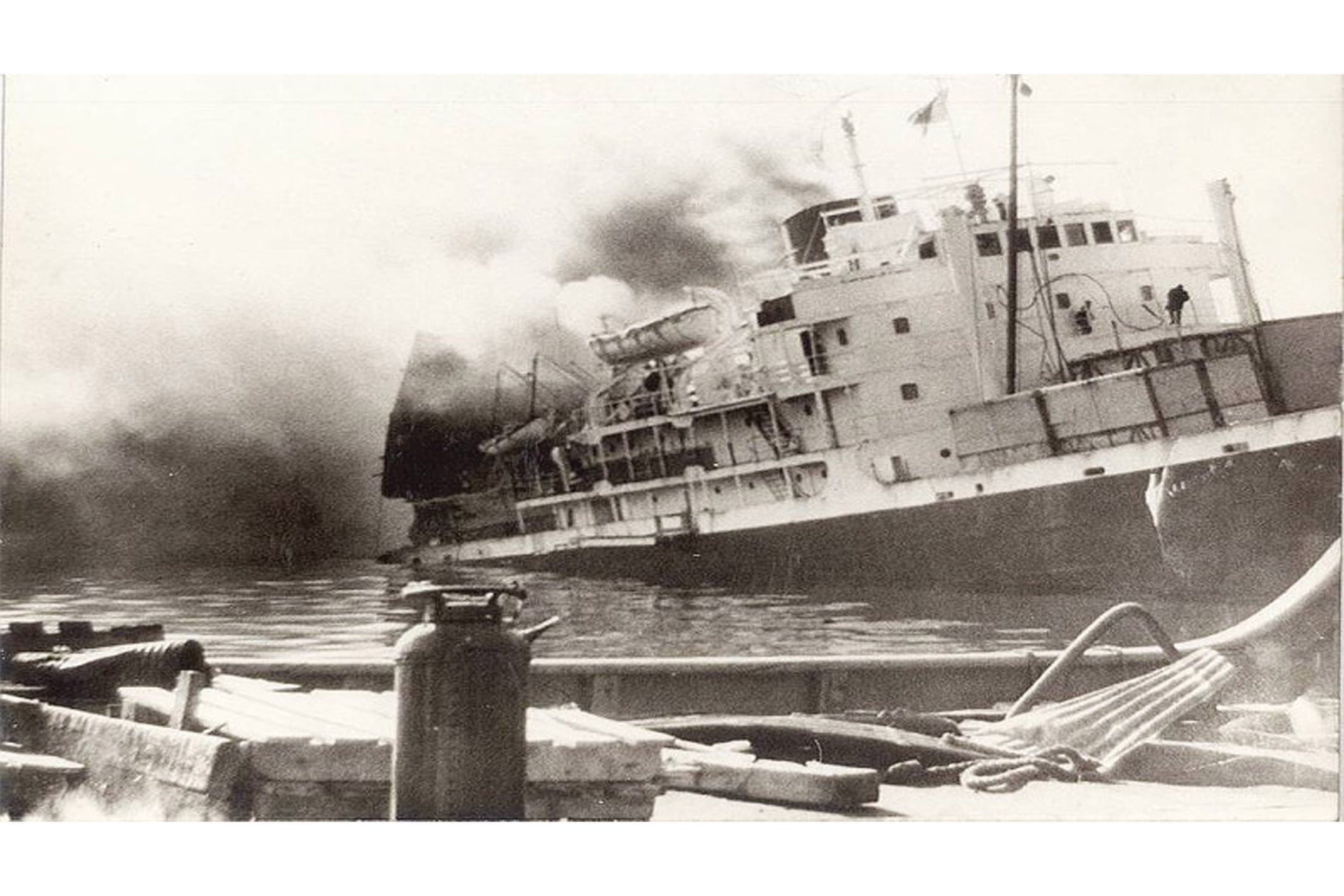 24x36 gallery poster, La Coubre explosion, 4 March 1960 - Walmart.com