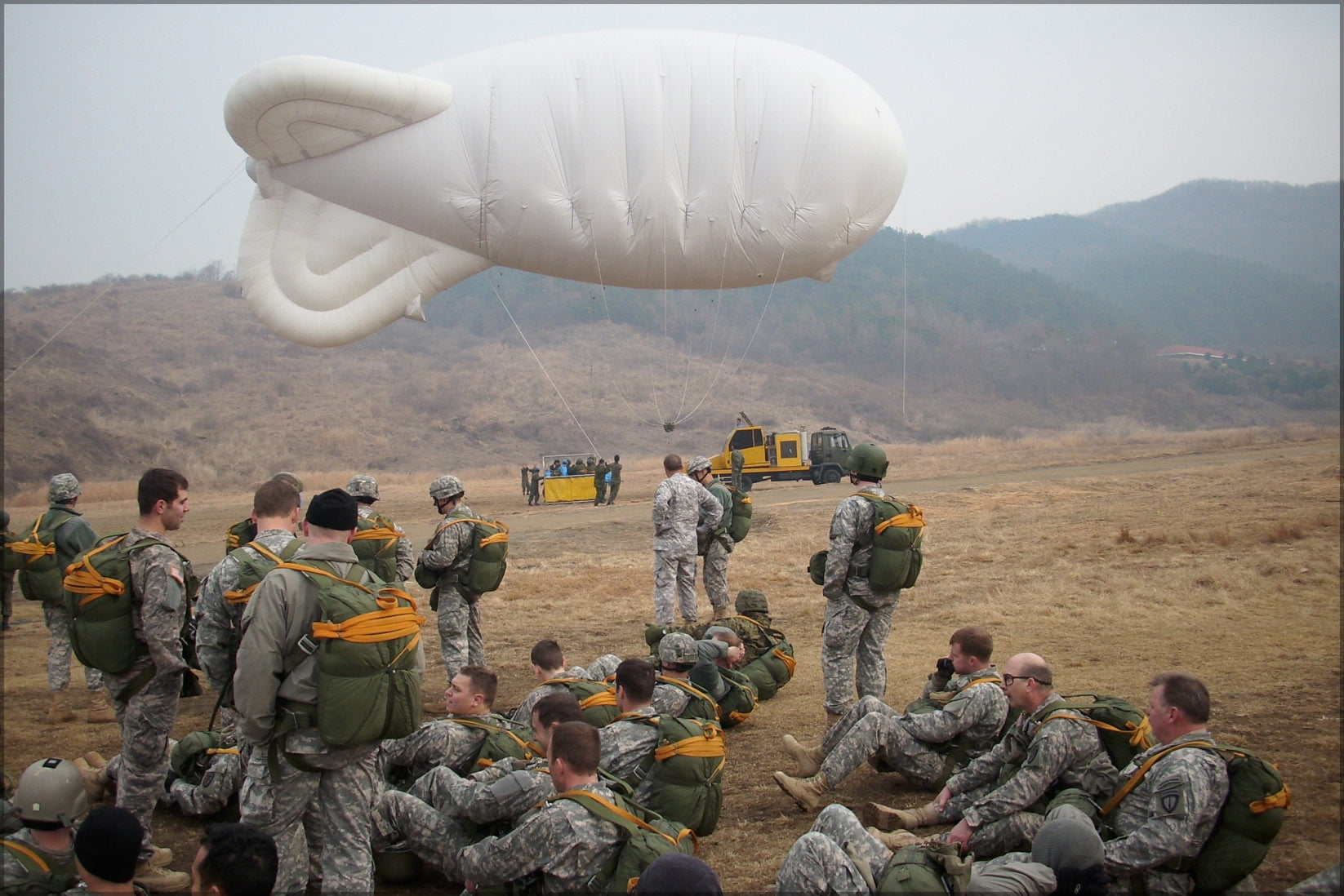 24"x36" Gallery Poster, paratrooper airborne jumps with helium blimp ...