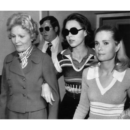 Former First Lady Patricia Nixon And Daughters Julie Nixon Eisenhower ...