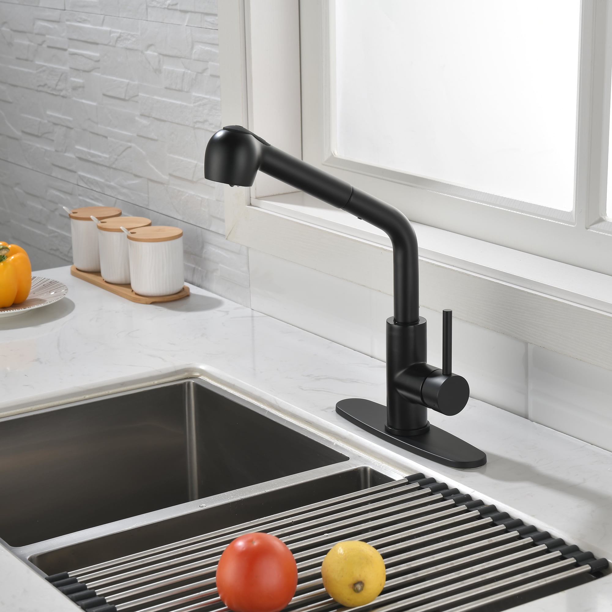 Single-Handle Pull-Out Sprayer Kitchen Faucet in Stainless Matte Black ...