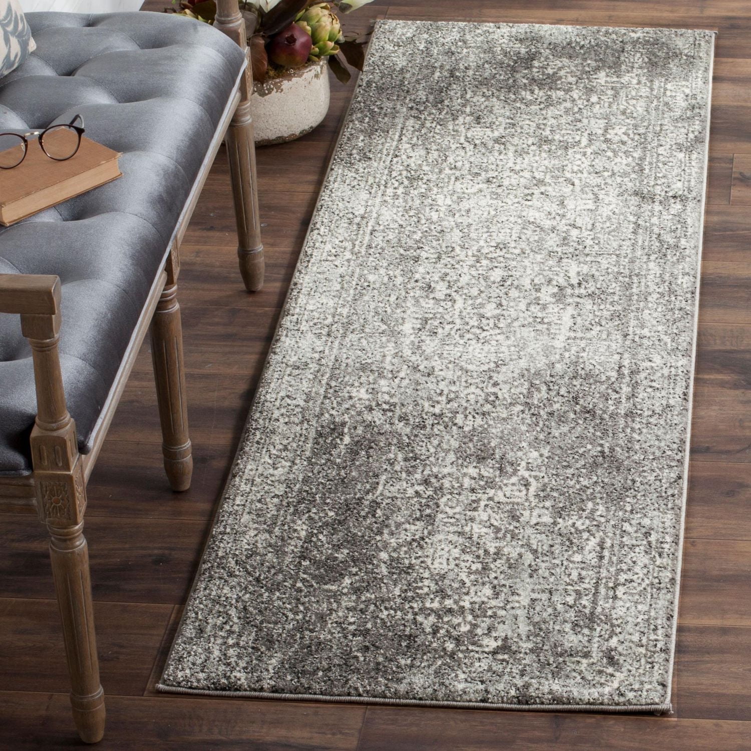 Click here for Safavieh Evoke Trena Traditional Area Rug 22 X 7 R... prices