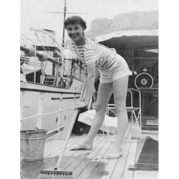 Audrey Hepburn - Boat Deck Photo Print (8 x 10) - Walmart.ca