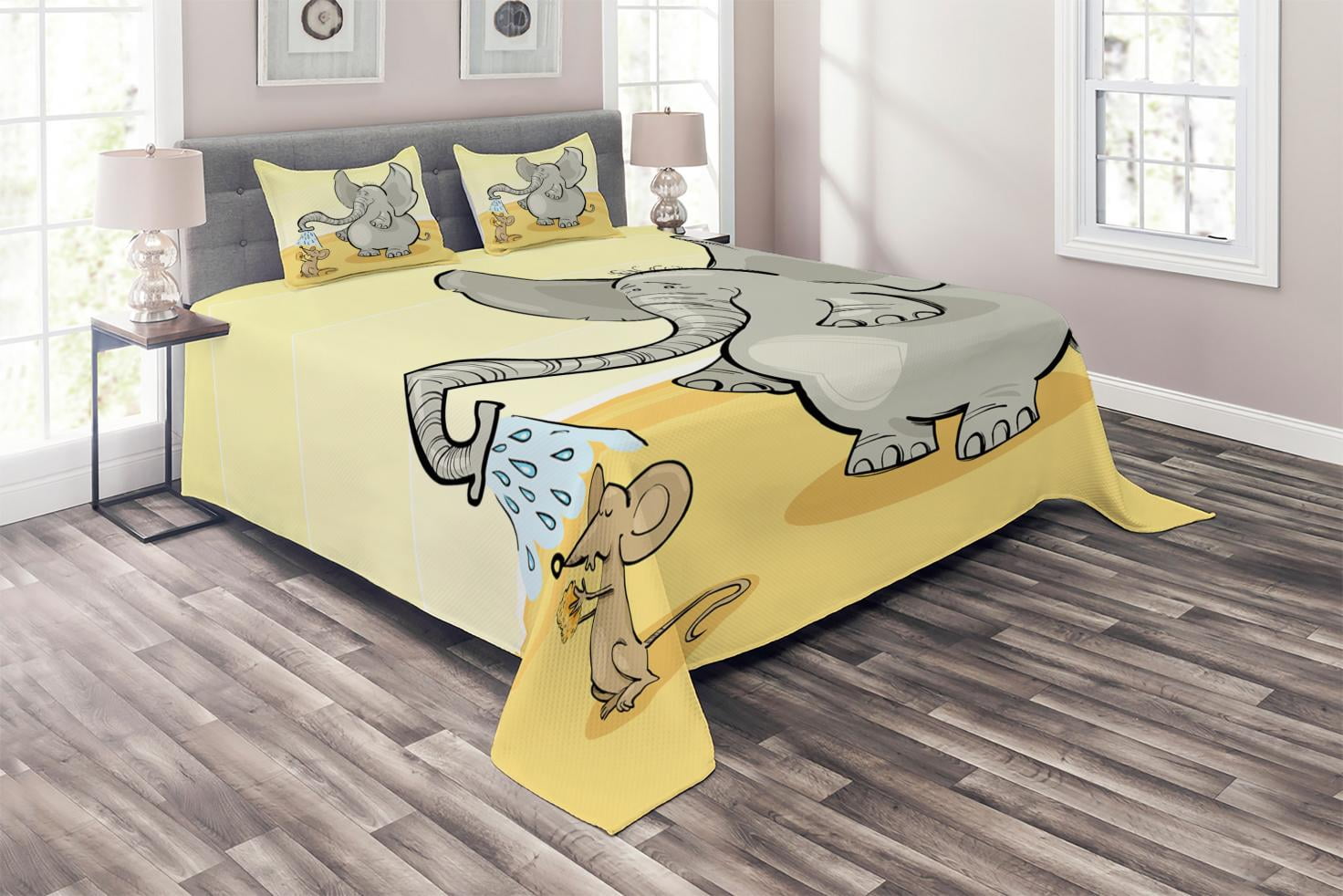 Elephant Coverlet Set Queen Size, Elephant Bathing Mouse with Trunk in ...