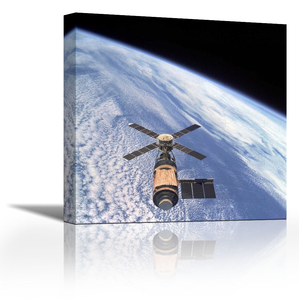 Skylab Orbital Workshop, viewed from Skylab 4 CSM, 1974 - Contemporary ...