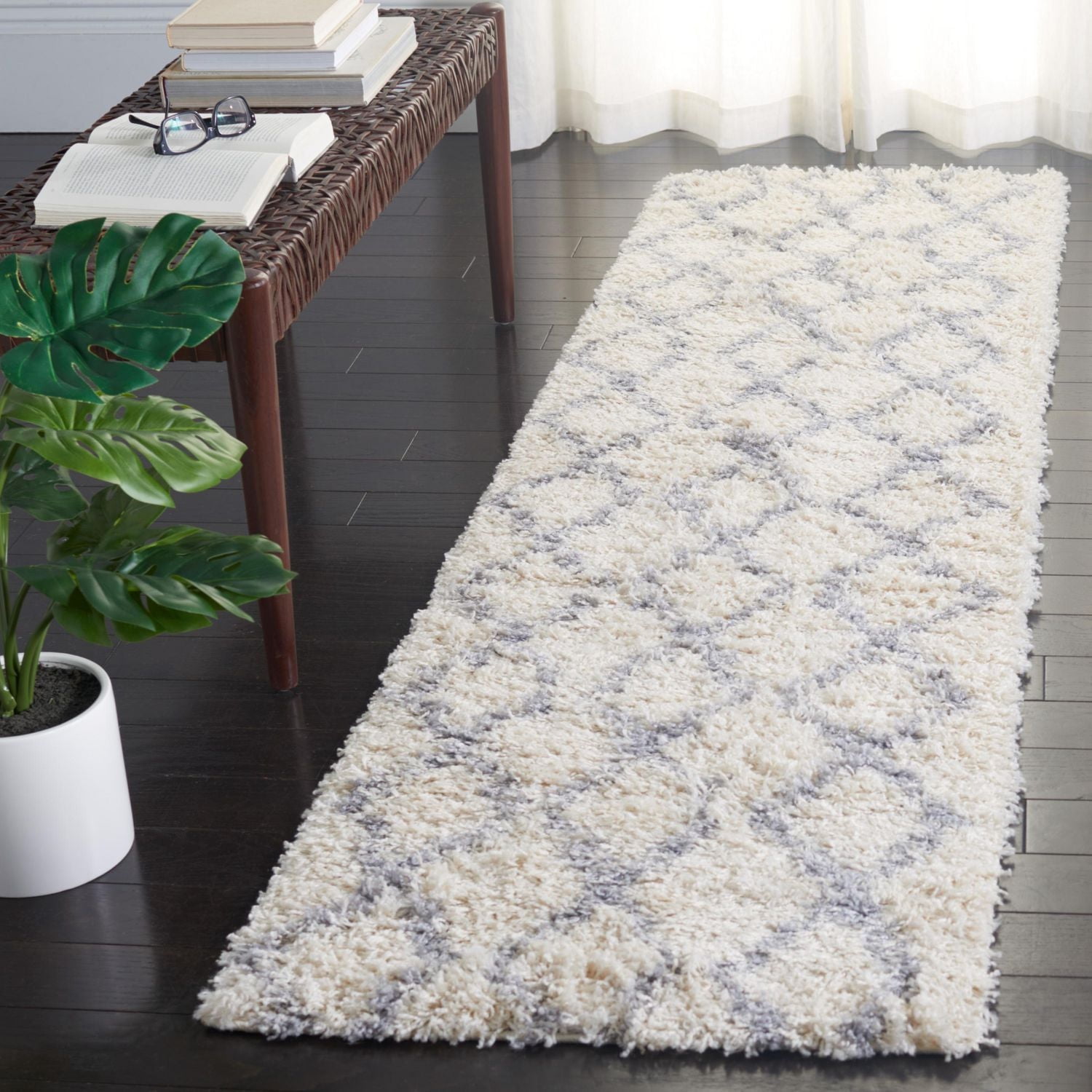 Click here for Safavieh Venus Nanda Geometric Shag Area Rug 22 X... prices