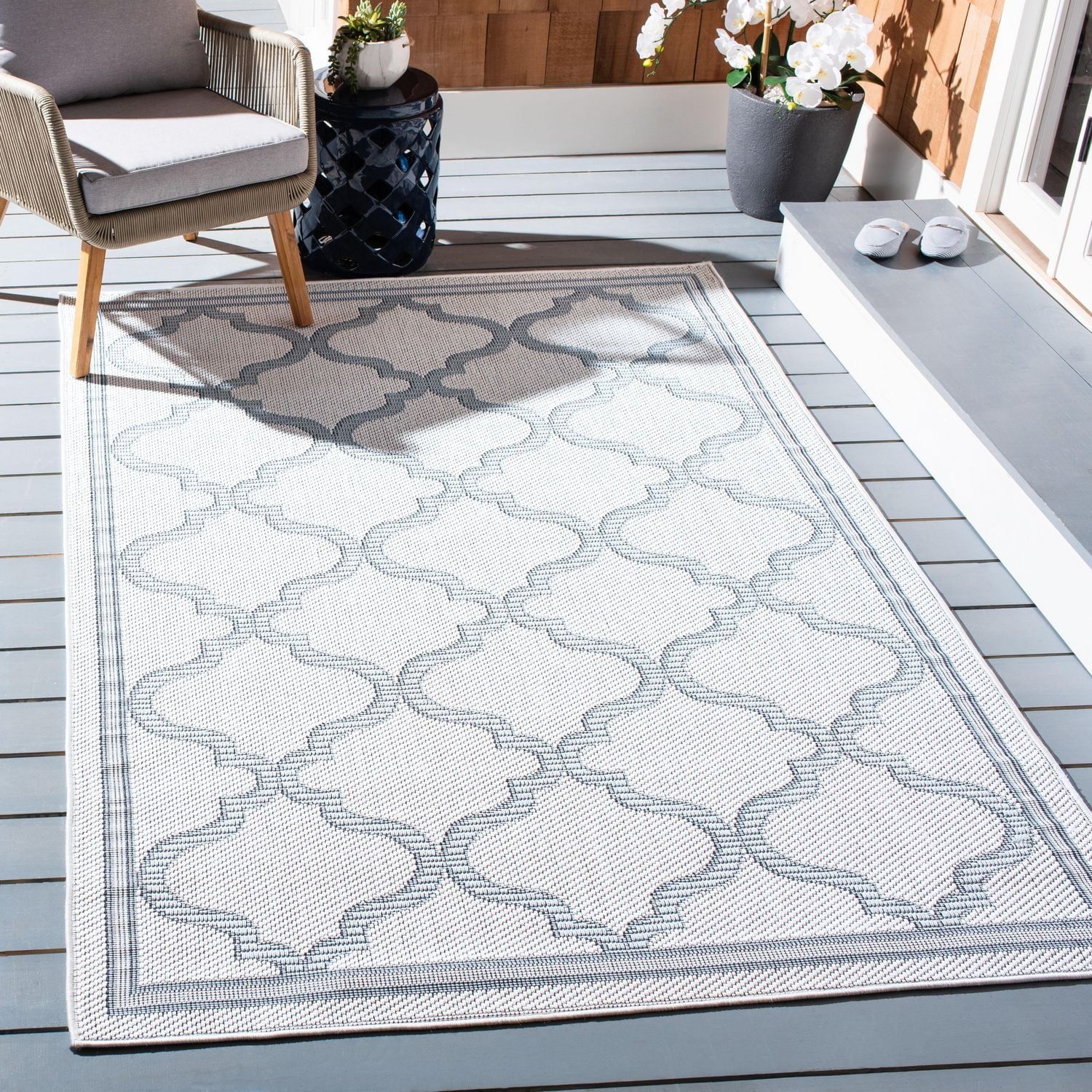 Click here for Safavieh Bermuda Corie Geometric Quatrefoil Outdoo... prices