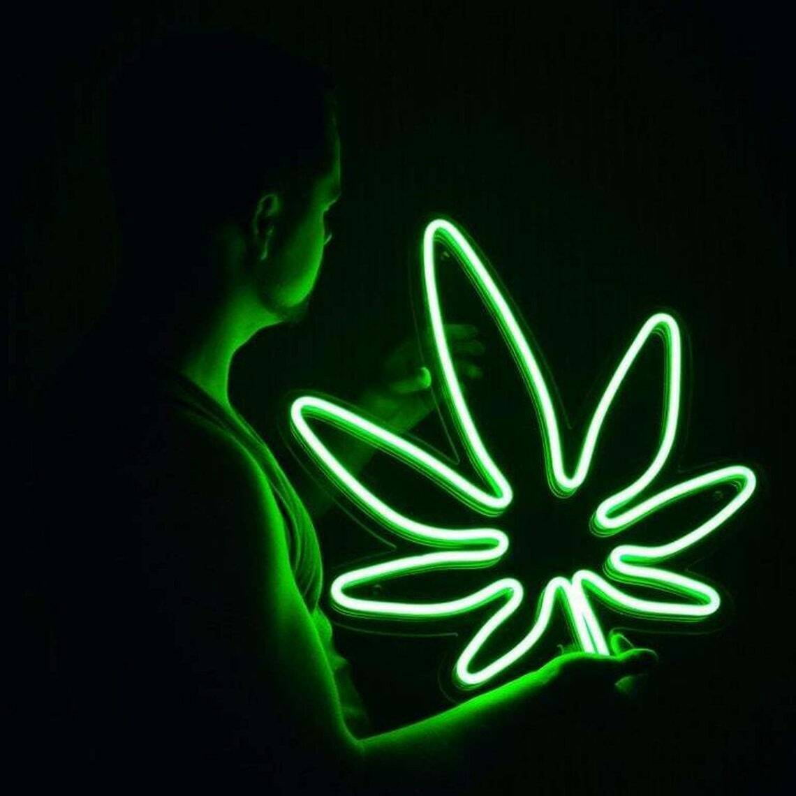 Queen Sense 32"x31.9" High Life Weed Leaf LED Sign Light Wall Decor ...