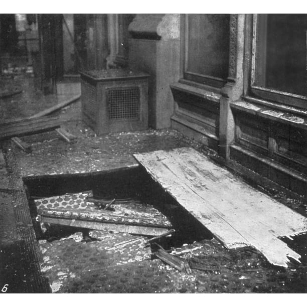 Triangle Factory Fire. /Na Sidewalk Cellar Door Shattered By Bodies Of ...