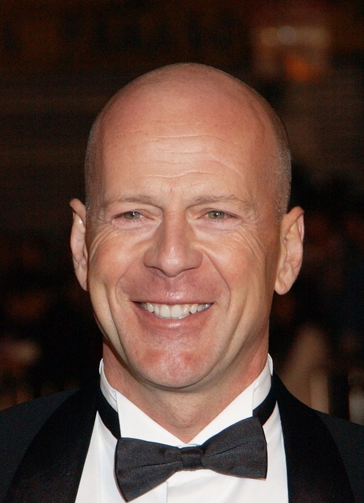 Bruce Willis At The Premiere Of OceanS Twelve Los Angeles Ca December 8 ...