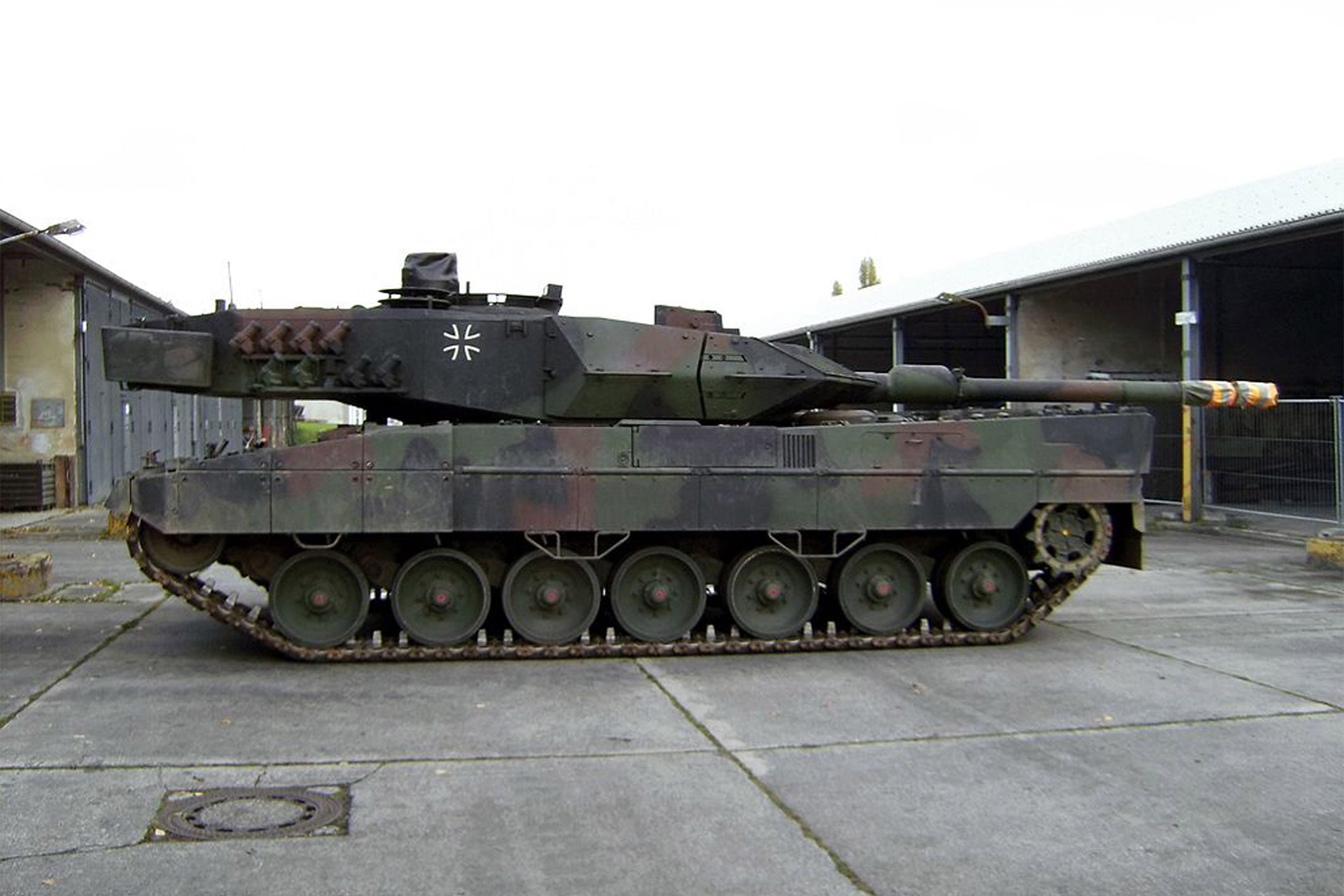 24x36 gallery poster, A German Leopard Tank tank 2A6M with turret ...
