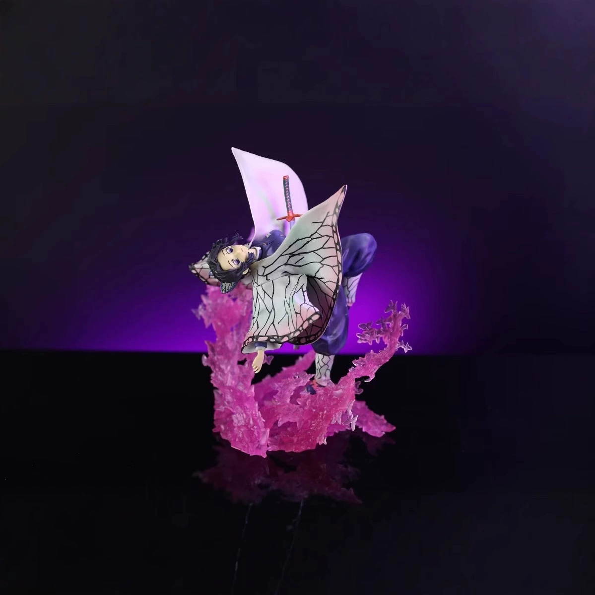 Demon Slayer: Kimetsu No Yaiba GK Shinobu Kocho Flying Pose Nezuko ...