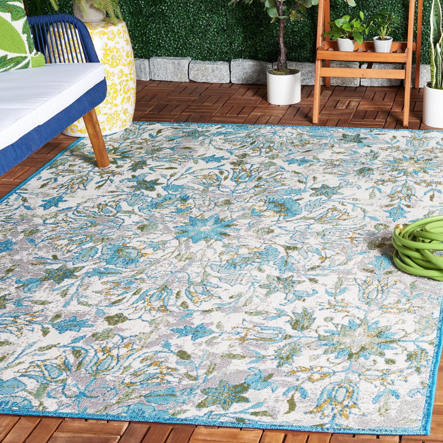 Click here for Safavieh Barbados Corwin Floral Indoor/Outdoor Are... prices