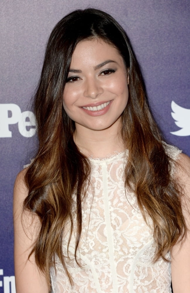 Miranda Cosgrove At Arrivals For Entertainment Weekly And People ...