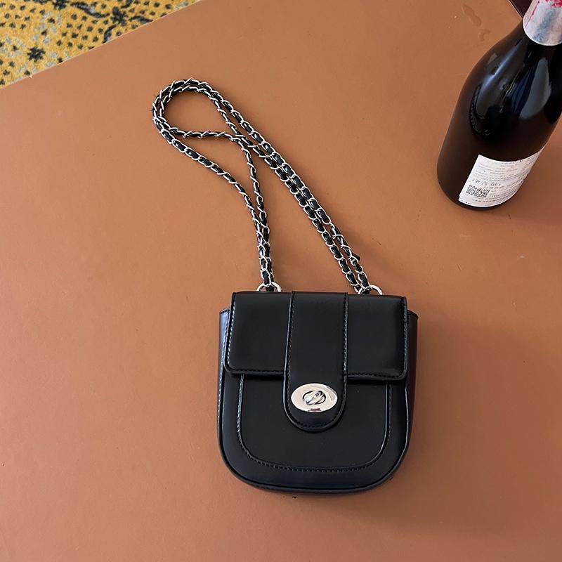 IELGY niche design dark chain casual fashion diagonal bag women ...