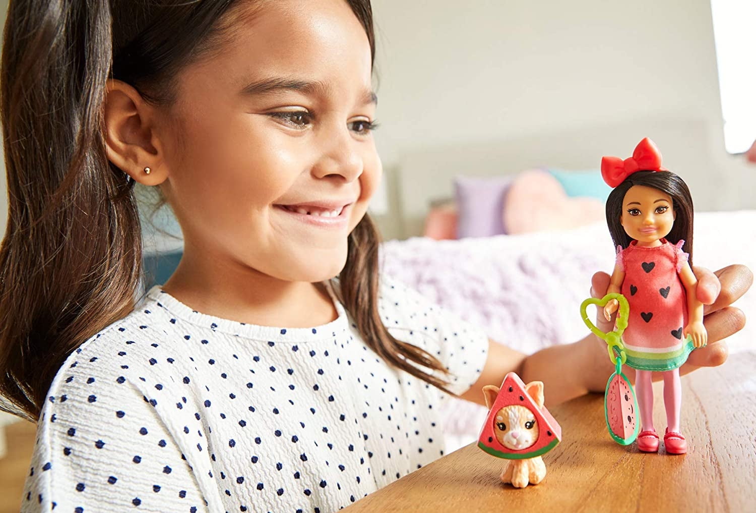 Barbie Club Chelsea Dress-Up Muñeca en traje de sandía con accesorios ...