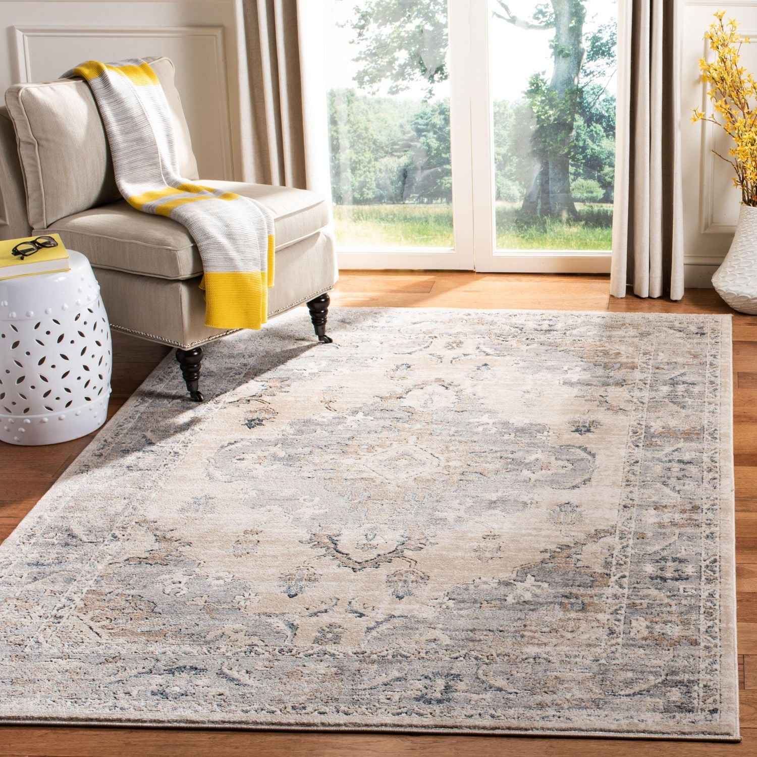 Click here for Safavieh Oregon Ethelinda Floral Bordered Area Rug... prices
