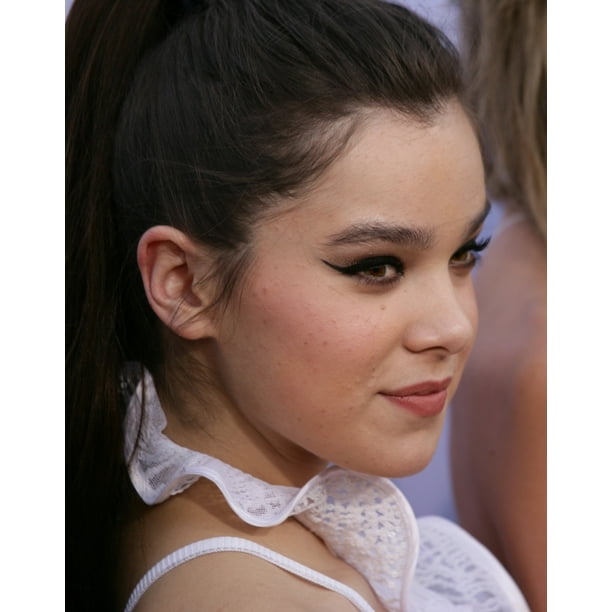 Hailee Steinfeld At Arrivals For 2015 Billboard Music Awards, Mgm Grand ...