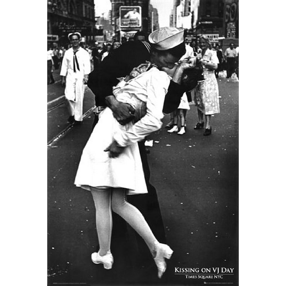 WWII Kiss Poster Kissing On VJ Day World War 2 New 24x36 - Walmart.com ...