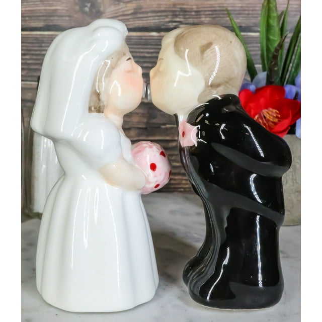 Romantic Bridal Wedding Kissing Bride And Groom Magnetic Salt Pepper ...