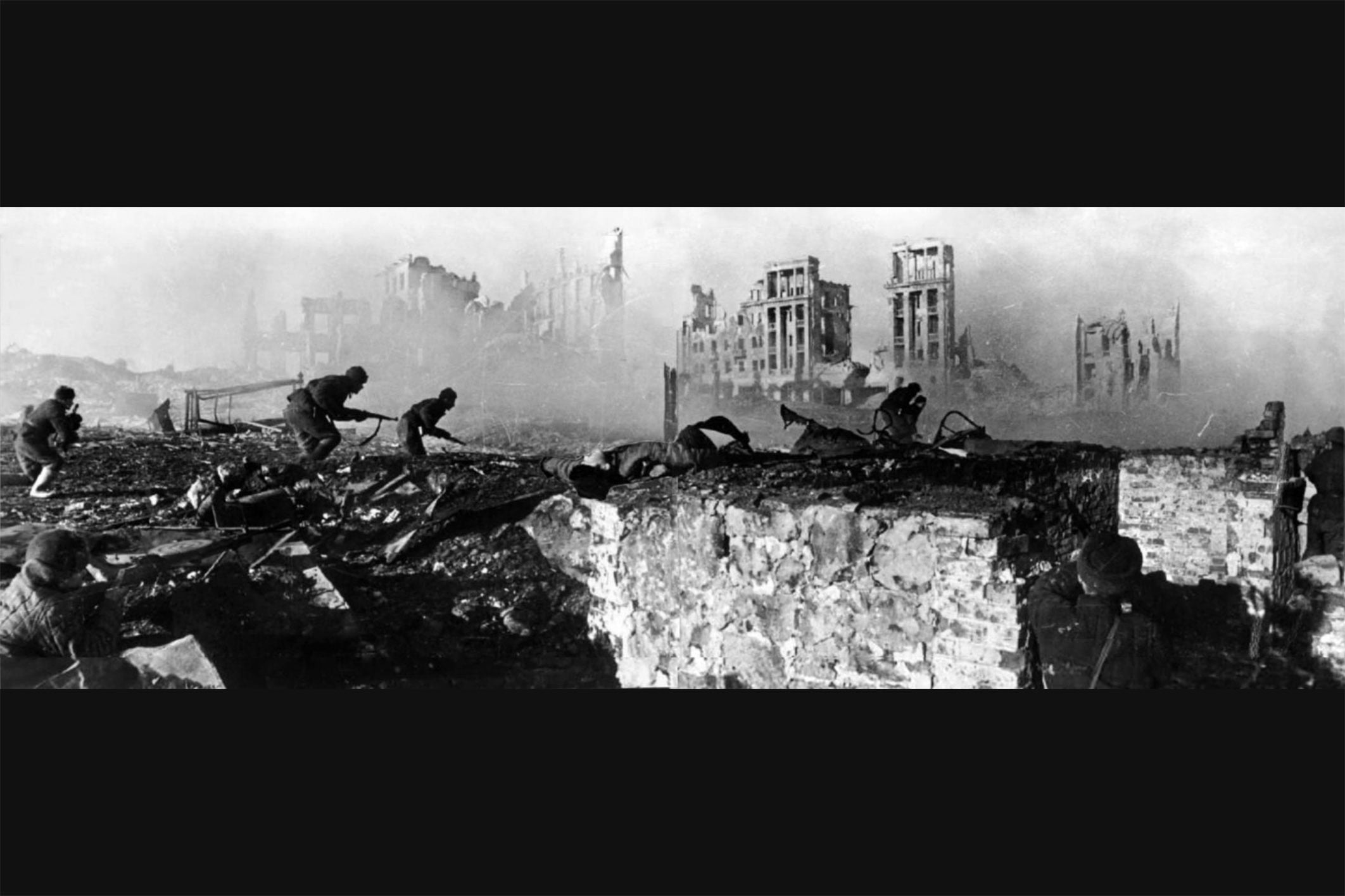 24x36 gallery poster, Red Army soldiers on the counterattack during the ...
