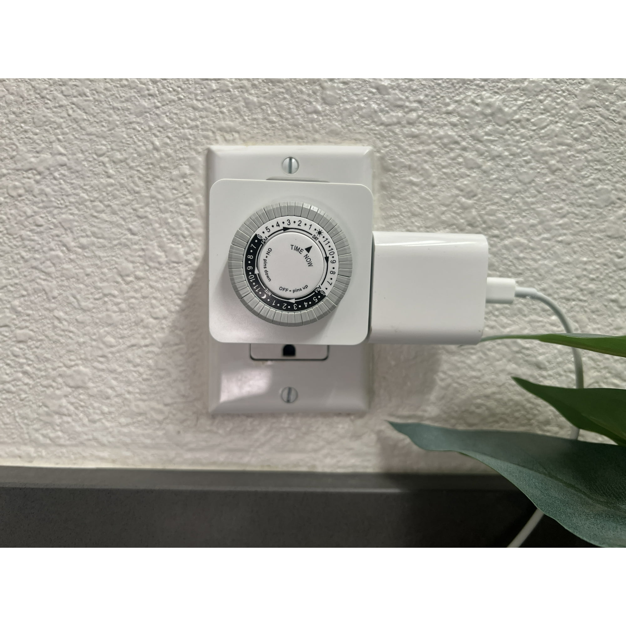 Hyper Tough Indoor Analog Mini Timer with 1 Polarized Outlet, 15 Amps