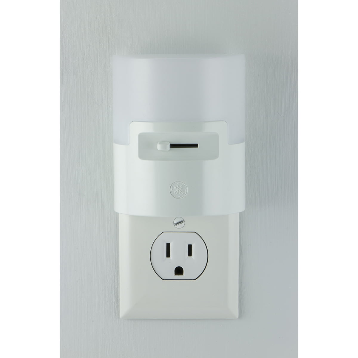 GE Ultrabrite LED Night Light, Dimmable, Light-Sensing, White, 45125 ...