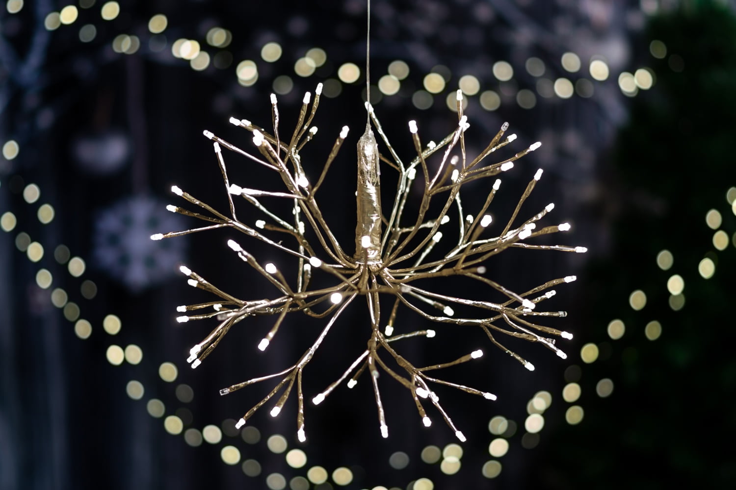 GOLD STARBURST LED 96 LED/12 FLASHING - Walmart.com